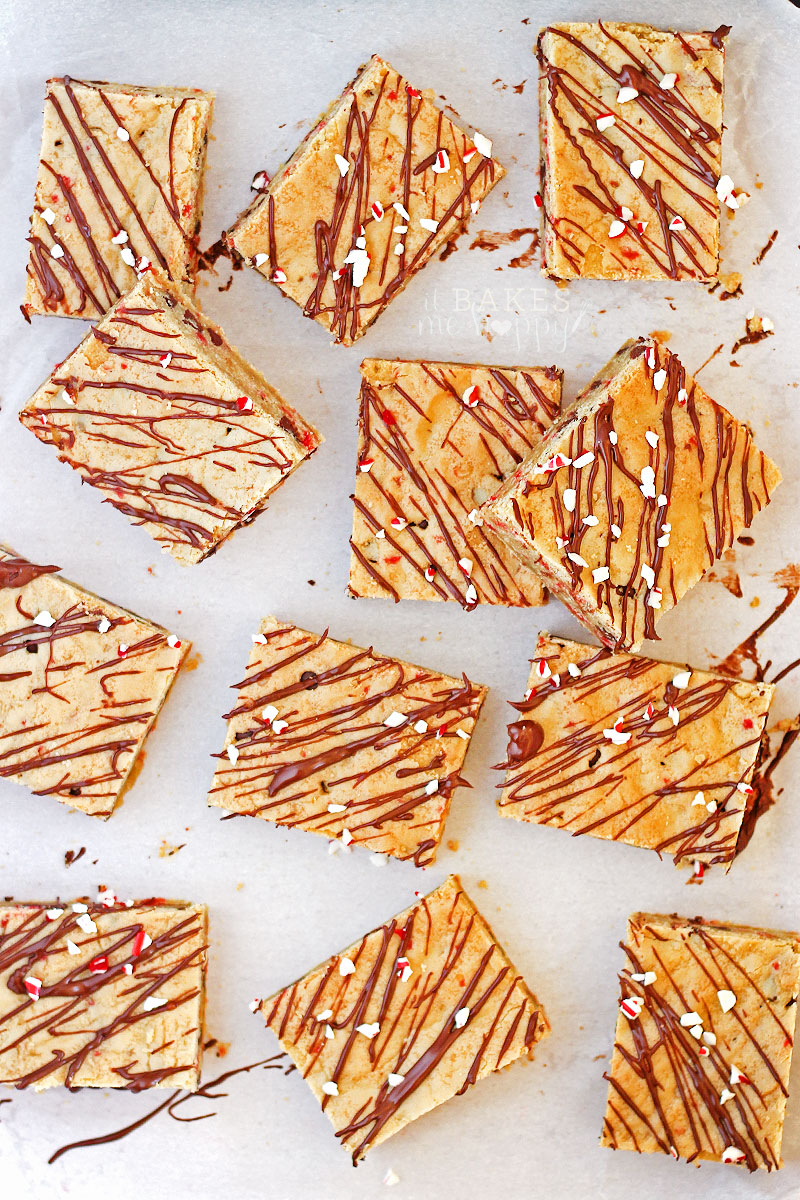 Peppermint Chocolate Chip Cookie Bars - It Bakes Me Happy
